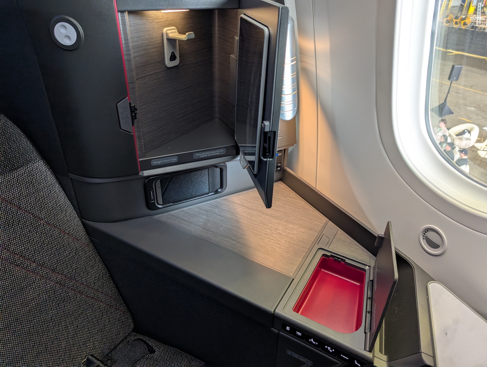 American Airlines 787-9P Aircraft Tour (including Flagship Suites)