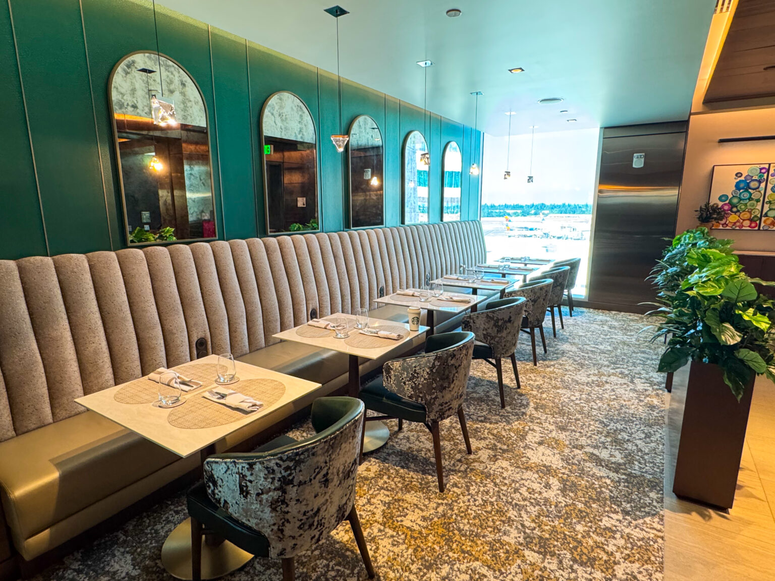 Delta One Lounge and Sky Club in Seattle: Photo Tour and Details